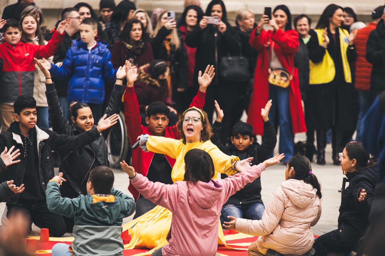 Коњановски: Децата ни донесоа сонце и покрај облачниот ден - bulevar.mk